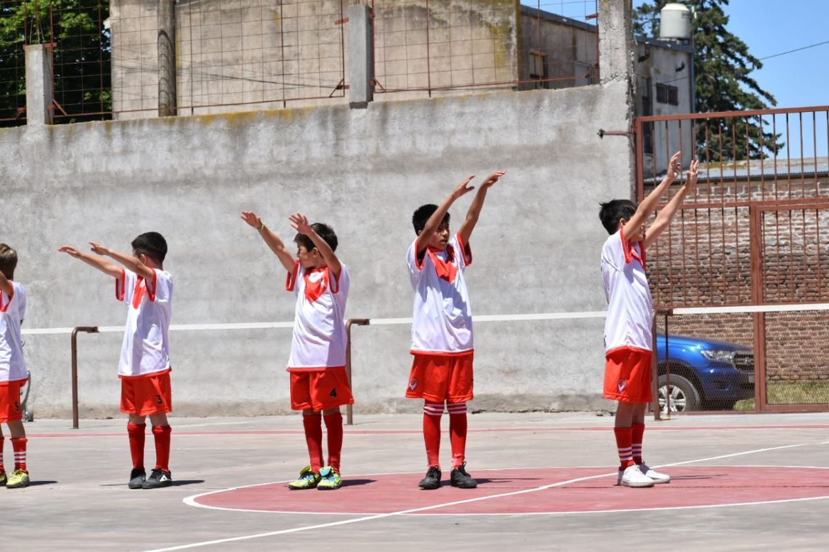 Con emoción, distinguieron a referentes del futbol local | El Orden de ...