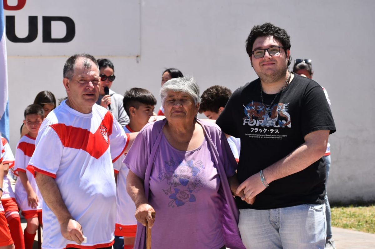 Con emoción, distinguieron a referentes del futbol local | El Orden de ...