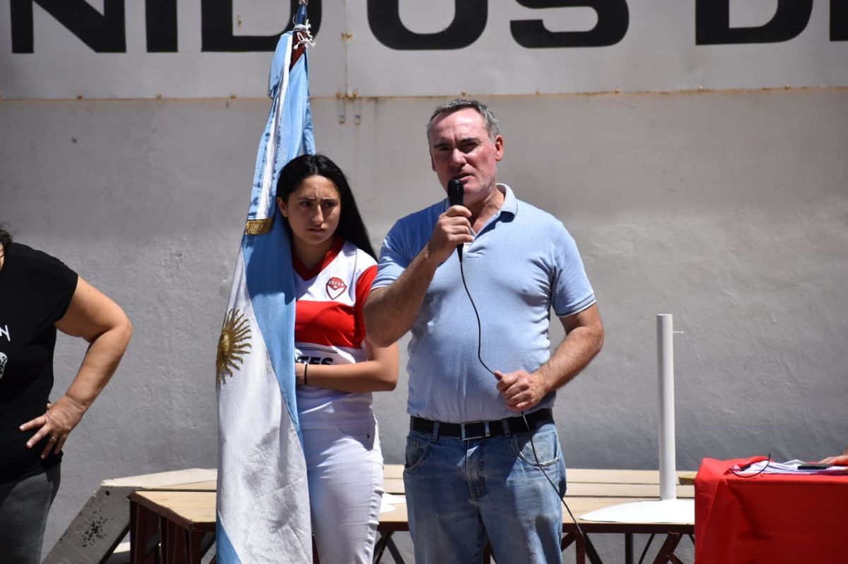 Con emoción, distinguieron a referentes del futbol local | El Orden de ...